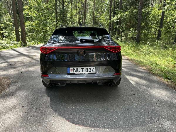 Черный Cupra Formentor 2023 в Вильнюс, объемом двигателя 1.98 л и пробегом 27 тыс. км за 23900 €, фото 6 на AUTOMOTO.COM.LV