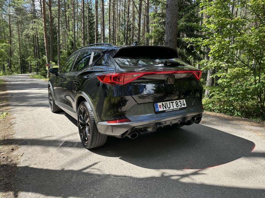 Melns Cupra Formentor 2023 Viļņa, ar dzinēja tilpumu 1.98 L un nobraukumu 27 tūkst. km par 23900 €, foto 8 vietnē AUTOMOTO.COM.LV