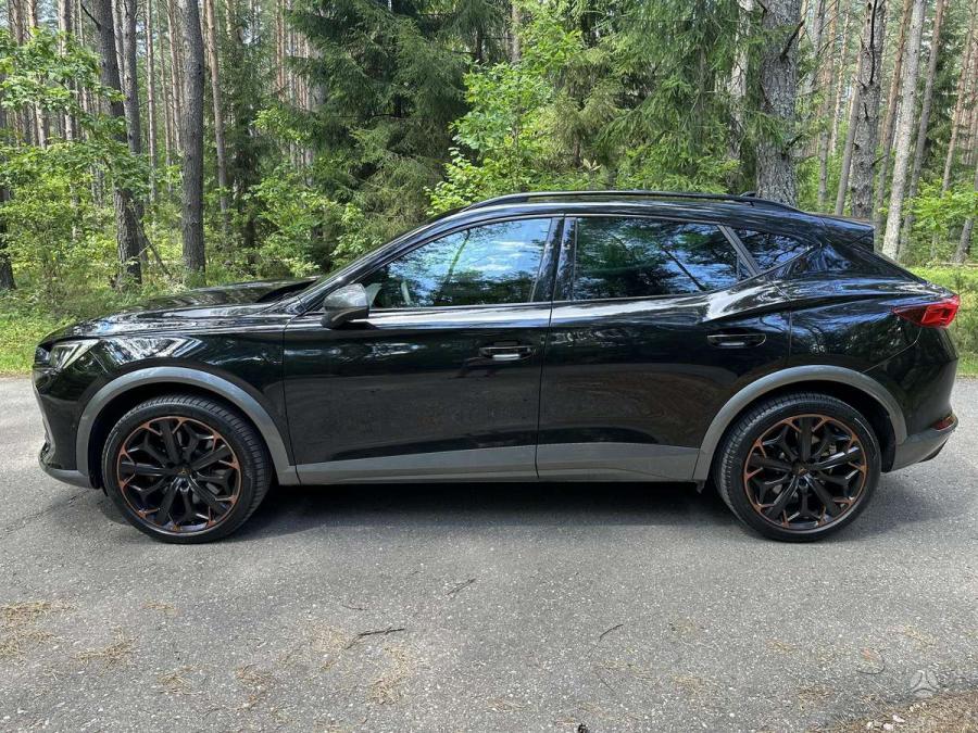 Melns Cupra Formentor 2023 Viļņa, ar dzinēja tilpumu 1.98 L un nobraukumu 27 tūkst. km par 23900 €, foto 9 vietnē AUTOMOTO.COM.LV