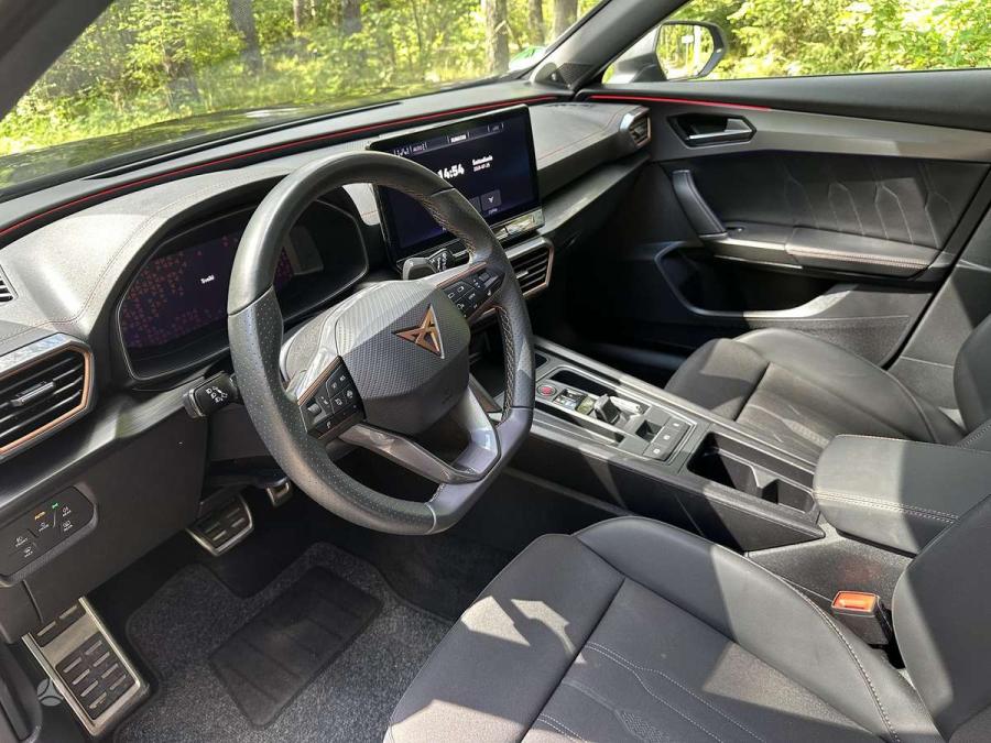 Melns Cupra Formentor 2023 Viļņa, ar dzinēja tilpumu 1.98 L un nobraukumu 27 tūkst. km par 23900 €, foto 10 vietnē AUTOMOTO.COM.LV