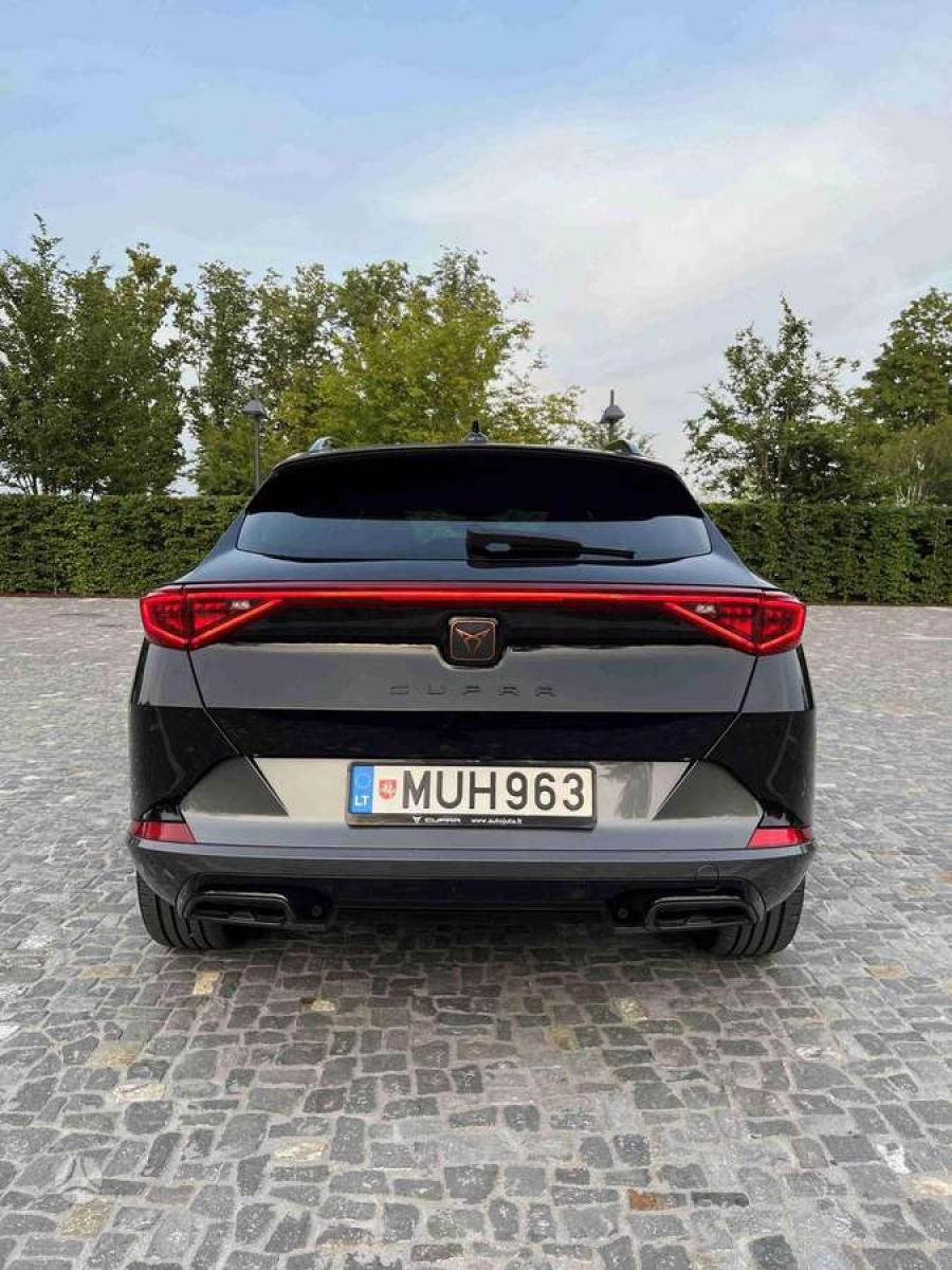 Черный Cupra Formentor 2023 в Радвилишкис, объемом двигателя 1.50 л и пробегом 28 тыс. км за 25500 €, фото 3 на AUTOMOTO.COM.LV
