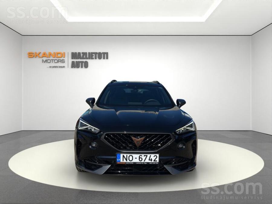 Черный Cupra Formentor 2023 в Рига, объемом двигателя 1.50 л и пробегом 35 тыс. км за 29490 €, фото 3 на AUTOMOTO.COM.LV