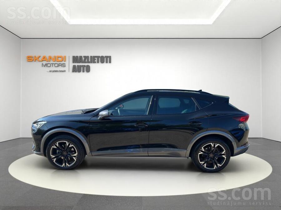 Черный Cupra Formentor 2023 в Рига, объемом двигателя 1.50 л и пробегом 35 тыс. км за 29490 €, фото 4 на AUTOMOTO.COM.LV