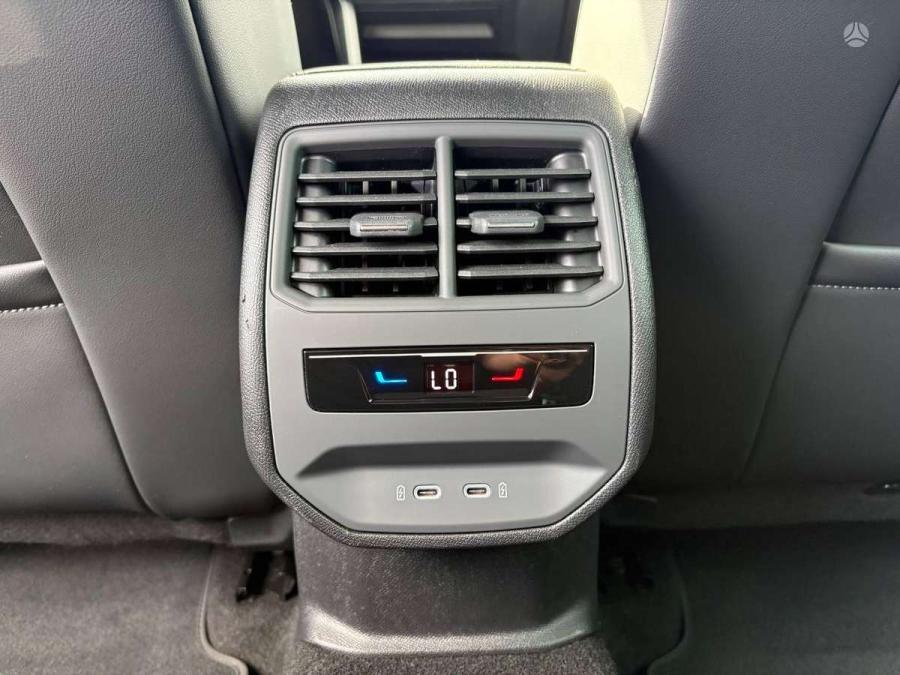 Black Cupra Formentor 2023 in Vilnius, with an engine capacity of 1.40 L and mileage of 70 thousand km for 22990 €, photo 18 on AUTOMOTO.COM.LV