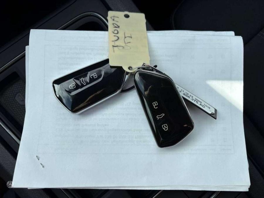 Black Cupra Formentor 2023 in Vilnius, with an engine capacity of 1.40 L and mileage of 70 thousand km for 22990 €, photo 37 on AUTOMOTO.COM.LV