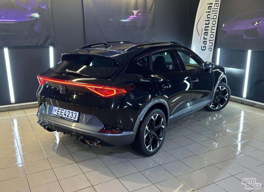 Melns Cupra Formentor 2023 Avižieniai, ar dzinēja tilpumu 1.40 L un nobraukumu 99 tūkst. km par 23950 €, foto 3 vietnē AUTOMOTO.COM.LV