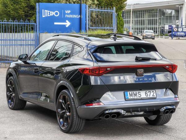 Black Cupra Formentor 2023 in Vilnius, with an engine capacity of 1.98 L and mileage of 76 thousand km for 27000 €, photo 6 on AUTOMOTO.COM.LV