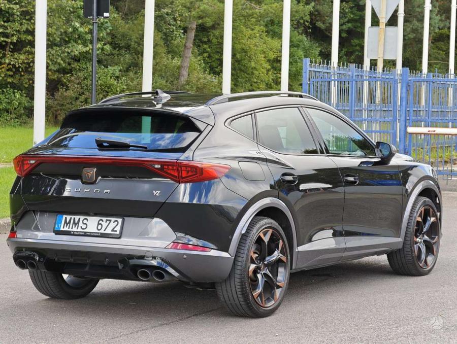 Black Cupra Formentor 2023 in Vilnius, with an engine capacity of 1.98 L and mileage of 76 thousand km for 27000 €, photo 7 on AUTOMOTO.COM.LV