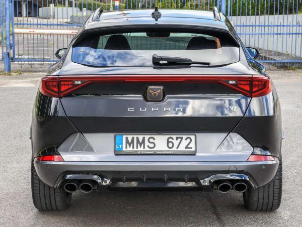 Black Cupra Formentor 2023 in Vilnius, with an engine capacity of 1.98 L and mileage of 76 thousand km for 27000 €, photo 8 on AUTOMOTO.COM.LV
