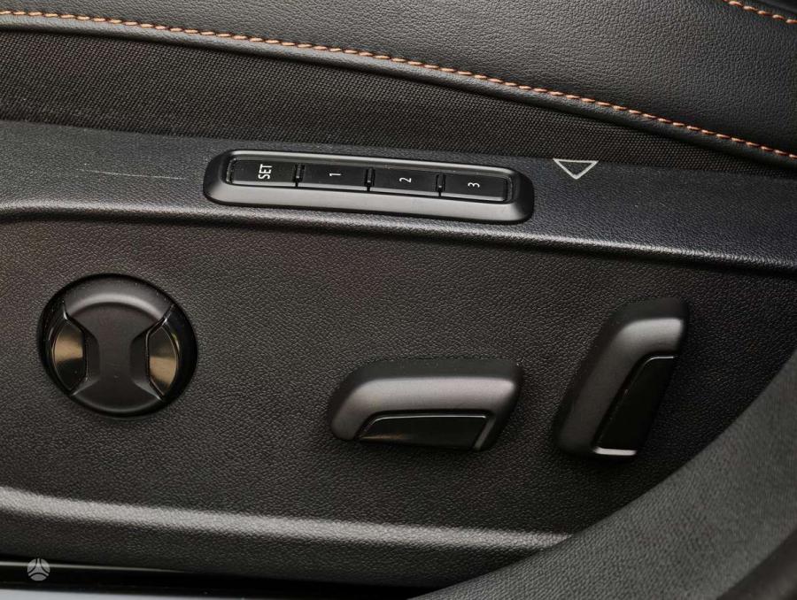 Black Cupra Formentor 2023 in Vilnius, with an engine capacity of 1.98 L and mileage of 76 thousand km for 27000 €, photo 33 on AUTOMOTO.COM.LV