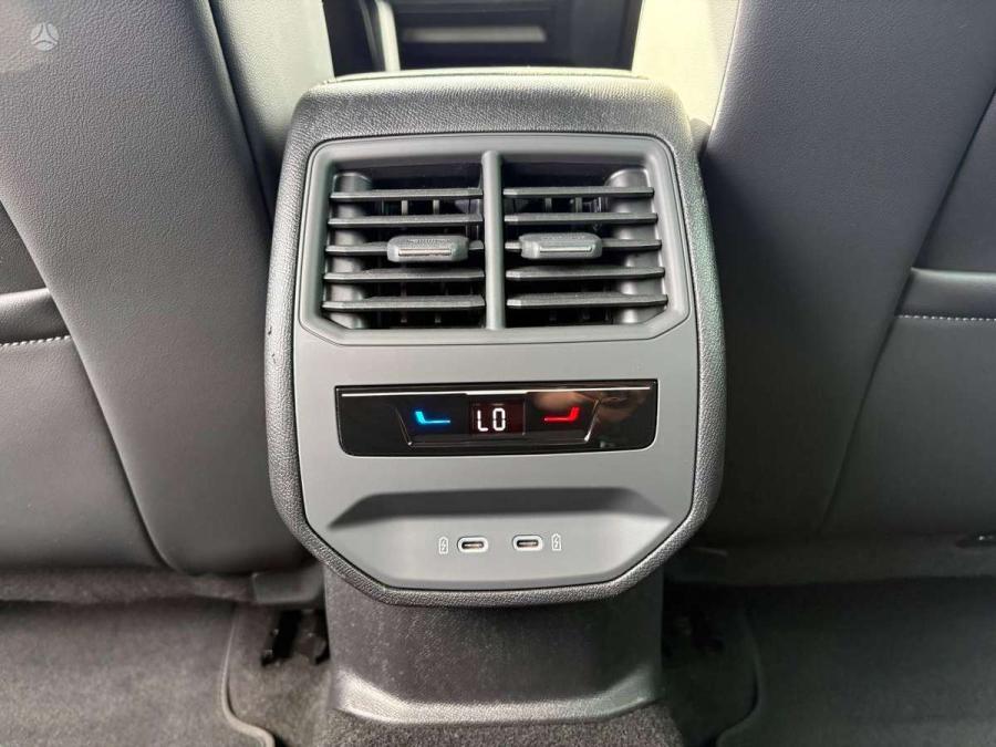 Black Cupra Formentor 2023 in Vilnius, with an engine capacity of 1.40 L and mileage of 70 thousand km for 22800 €, photo 18 on AUTOMOTO.COM.LV