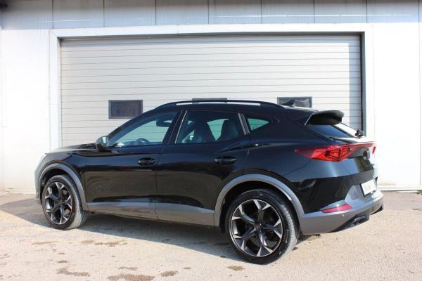 Cupra Formentor 2023 in Jelgava on AUTOMOTO.COM.LV Black Cupra Formentor 2023 in Jelgava, with an engine capacity of 2.00 L and mileage of 77 thousand km for 24900 €, photo 5 on AUTOMOTO.COM.LV