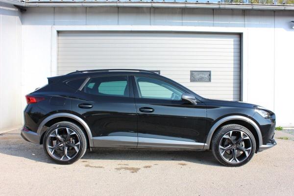 Cupra Formentor 2023 in Jelgava on AUTOMOTO.COM.LV Black Cupra Formentor 2023 in Jelgava, with an engine capacity of 2.00 L and mileage of 77 thousand km for 24900 €, photo 6 on AUTOMOTO.COM.LV