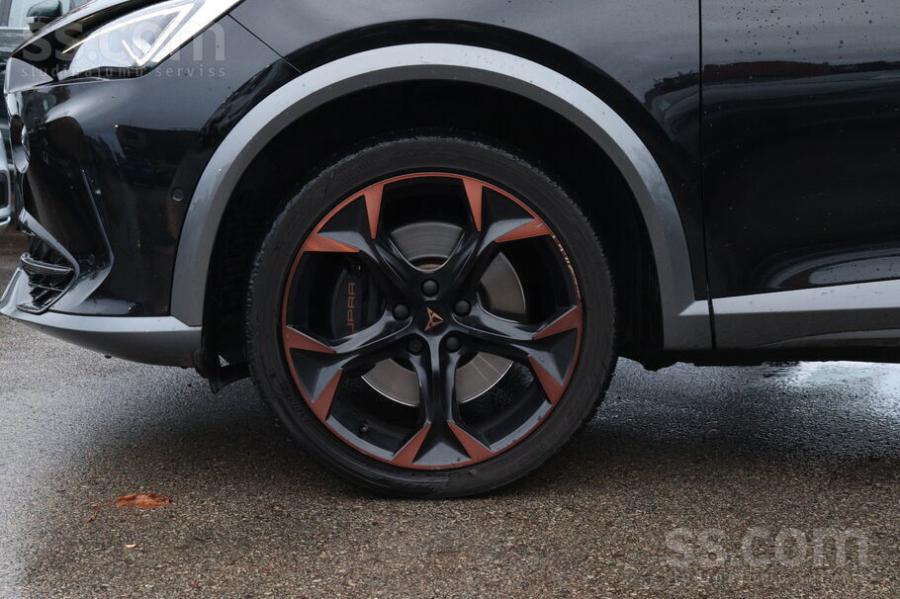 Melns Cupra Formentor 2023 Rīga, ar dzinēja tilpumu 2.00 L un nobraukumu 36 tūkst. km par 27990 €, foto 35 vietnē AUTOMOTO.COM.LV