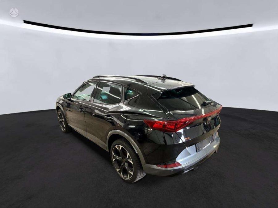 Black Cupra Formentor 2023 in Vilnius, with an engine capacity of 1.97 L and mileage of 122 thousand km for 21200 €, photo 4 on AUTOMOTO.COM.LV