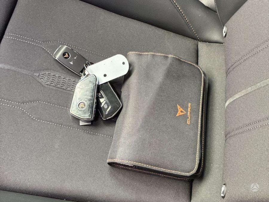 Black Cupra Formentor 2023 in Vilnius, with an engine capacity of 1.97 L and mileage of 122 thousand km for 21200 €, photo 23 on AUTOMOTO.COM.LV