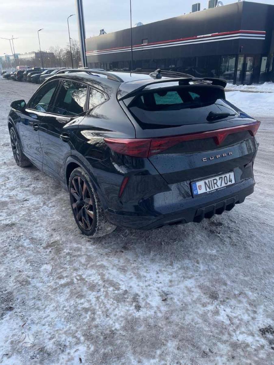 Black Cupra Formentor 2024 in Kaunas, with an engine capacity of 1.50 L and mileage of 16 thousand km for 29900 €, photo 2 on AUTOMOTO.COM.LV