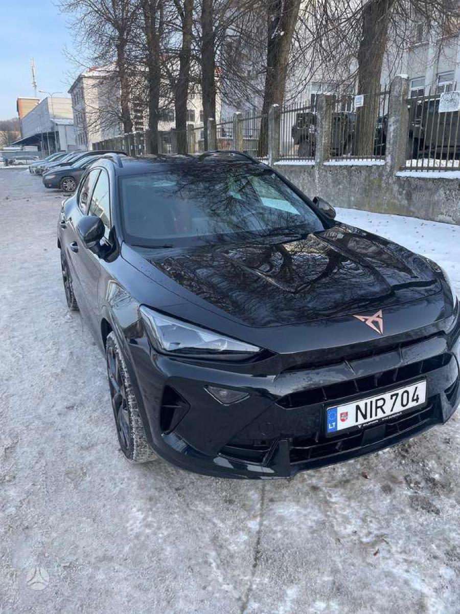 Black Cupra Formentor 2024 in Kaunas, with an engine capacity of 1.50 L and mileage of 16 thousand km for 29900 €, photo 6 on AUTOMOTO.COM.LV