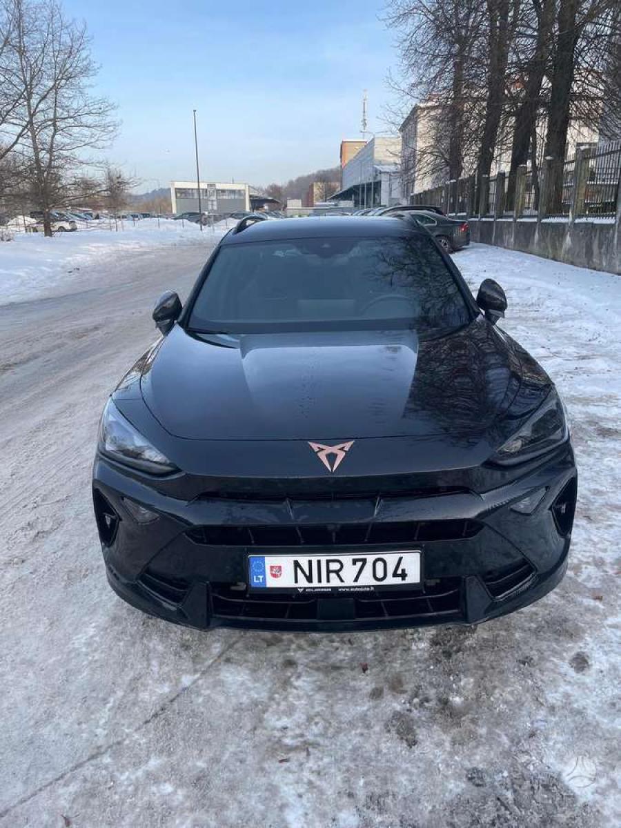 Black Cupra Formentor 2024 in Kaunas, with an engine capacity of 1.50 L and mileage of 16 thousand km for 29900 €, photo 7 on AUTOMOTO.COM.LV