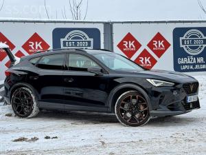 Melns Cupra Formentor 2024 Jelgava, ar dzinēja tilpumu 2.50 L un nobraukumu 23 tūkst. km par 41500 €, foto 8 vietnē AUTOMOTO.COM.LV