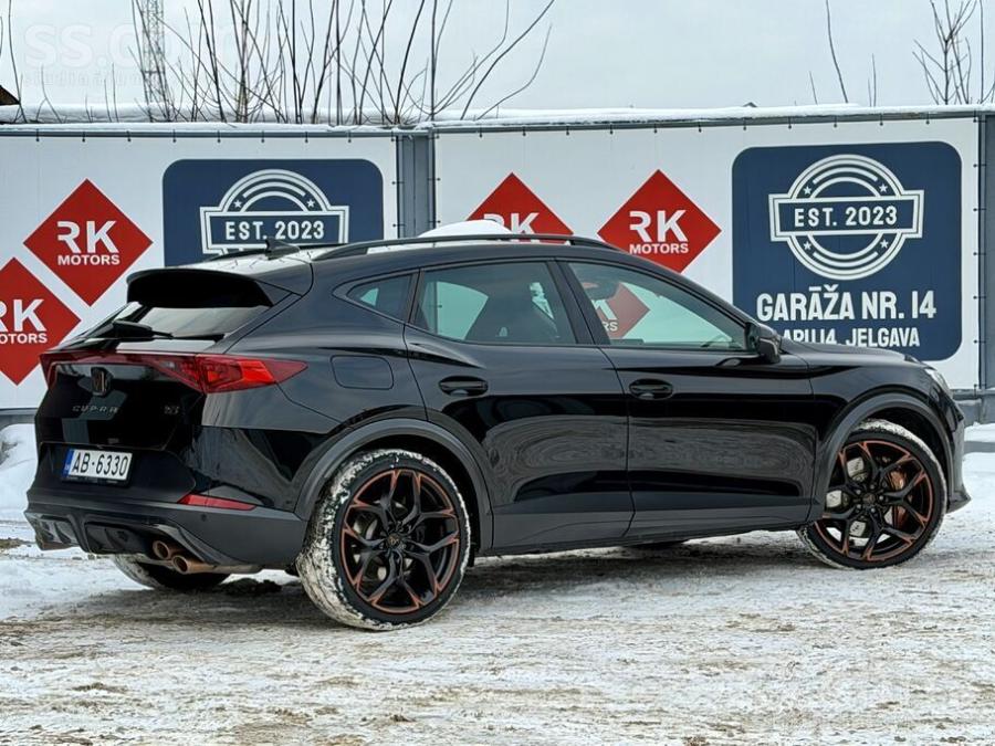 Melns Cupra Formentor 2024 Jelgava, ar dzinēja tilpumu 2.50 L un nobraukumu 23 tūkst. km par 41500 €, foto 9 vietnē AUTOMOTO.COM.LV