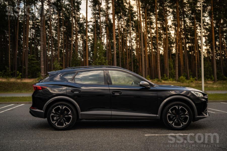 Black Cupra Formentor 2024 in Riga, with an engine capacity of 1.50 L and mileage of 40 thousand km for 25450 €, photo 5 on AUTOMOTO.COM.LV