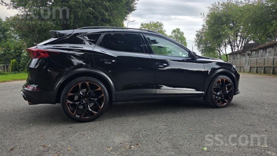Black Cupra Formentor 2024 in Riga, with an engine capacity of 2.50 L and mileage of 29 thousand km for 39900 €, photo 3 on AUTOMOTO.COM.LV