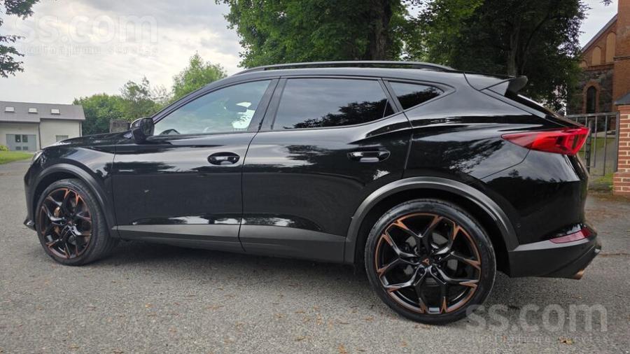 Black Cupra Formentor 2024 in Riga, with an engine capacity of 2.50 L and mileage of 29 thousand km for 39900 €, photo 6 on AUTOMOTO.COM.LV