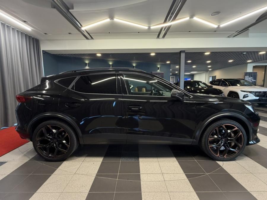 Melns Cupra Formentor 2024 Rīga, ar dzinēja tilpumu 2.50 L un nobraukumu 29 tūkst. km par 39990 €, foto 4 vietnē AUTOMOTO.COM.LV