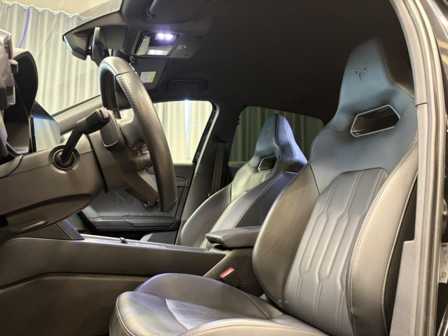 Melns Cupra Formentor 2024 Rīga, ar dzinēja tilpumu 2.50 L un nobraukumu 29 tūkst. km par 39990 €, foto 10 vietnē AUTOMOTO.COM.LV