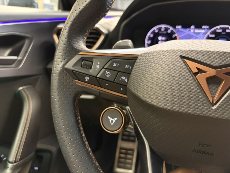 Melns Cupra Formentor 2024 Rīga, ar dzinēja tilpumu 2.50 L un nobraukumu 29 tūkst. km par 39990 €, foto 21 vietnē AUTOMOTO.COM.LV