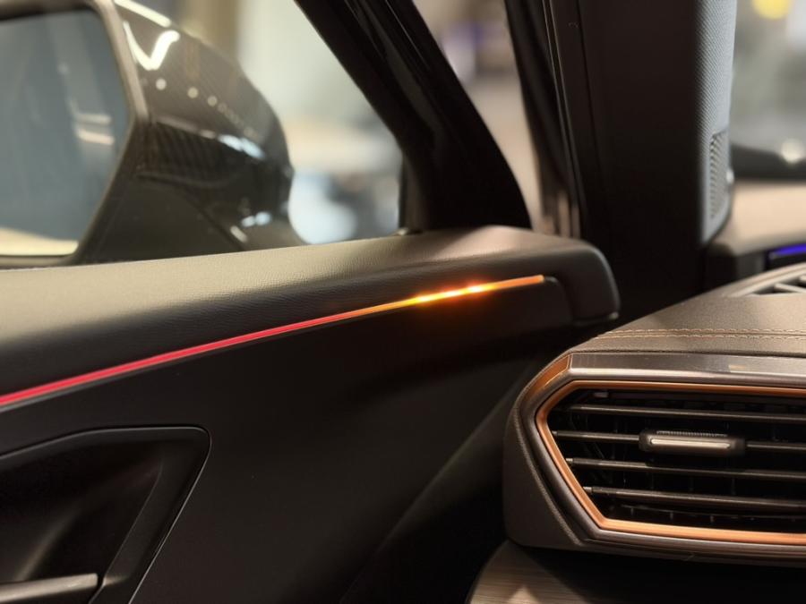 Melns Cupra Formentor 2024 Rīga, ar dzinēja tilpumu 2.50 L un nobraukumu 29 tūkst. km par 39990 €, foto 23 vietnē AUTOMOTO.COM.LV