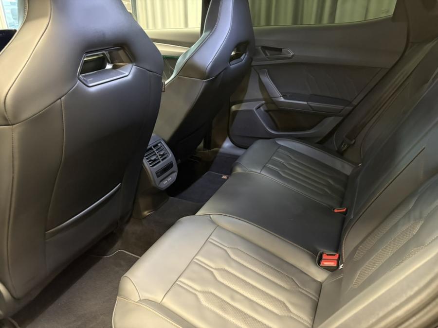 Melns Cupra Formentor 2024 Rīga, ar dzinēja tilpumu 2.50 L un nobraukumu 29 tūkst. km par 39990 €, foto 24 vietnē AUTOMOTO.COM.LV