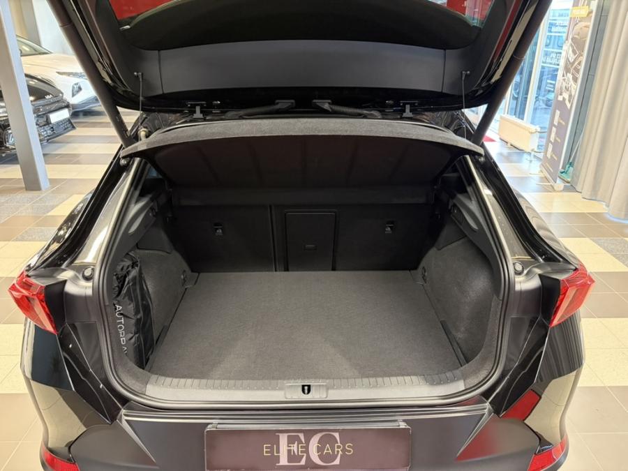 Melns Cupra Formentor 2024 Rīga, ar dzinēja tilpumu 2.50 L un nobraukumu 29 tūkst. km par 39990 €, foto 27 vietnē AUTOMOTO.COM.LV