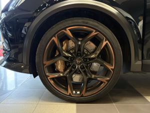 Melns Cupra Formentor 2024 Rīga, ar dzinēja tilpumu 2.50 L un nobraukumu 29 tūkst. km par 39990 €, foto 33 vietnē AUTOMOTO.COM.LV
