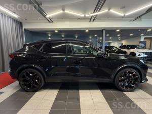 Melns Cupra Formentor 2024 Rīga, ar dzinēja tilpumu 2.50 L un nobraukumu 29 tūkst. km par 39990 €, foto 5 vietnē AUTOMOTO.COM.LV