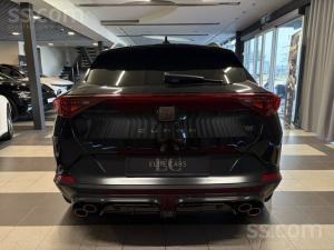 Melns Cupra Formentor 2024 Rīga, ar dzinēja tilpumu 2.50 L un nobraukumu 29 tūkst. km par 39990 €, foto 7 vietnē AUTOMOTO.COM.LV
