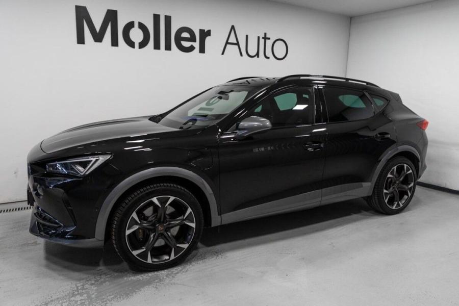 Black Cupra Formentor 2024 in Vilnius, with an engine capacity of 1.40 L and mileage of 61 thousand km for 28950 €, photo 3 on AUTOMOTO.COM.LV