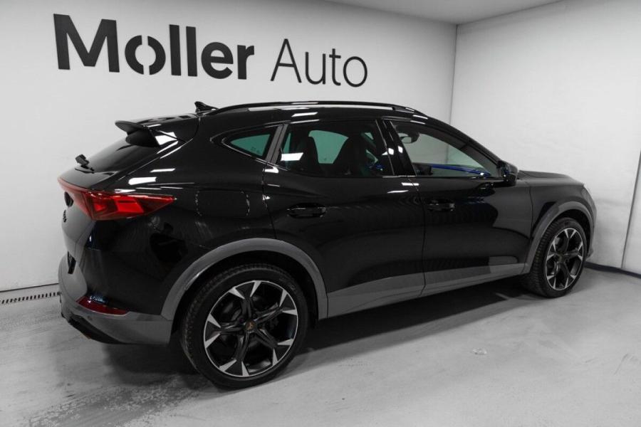 Black Cupra Formentor 2024 in Vilnius, with an engine capacity of 1.40 L and mileage of 61 thousand km for 28950 €, photo 5 on AUTOMOTO.COM.LV