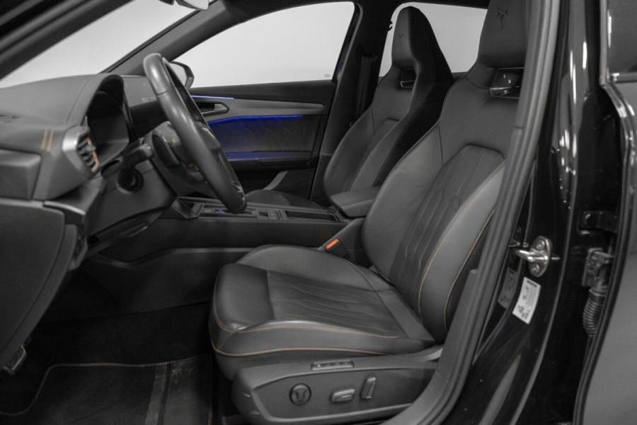 Black Cupra Formentor 2024 in Vilnius, with an engine capacity of 1.40 L and mileage of 61 thousand km for 28950 €, photo 6 on AUTOMOTO.COM.LV