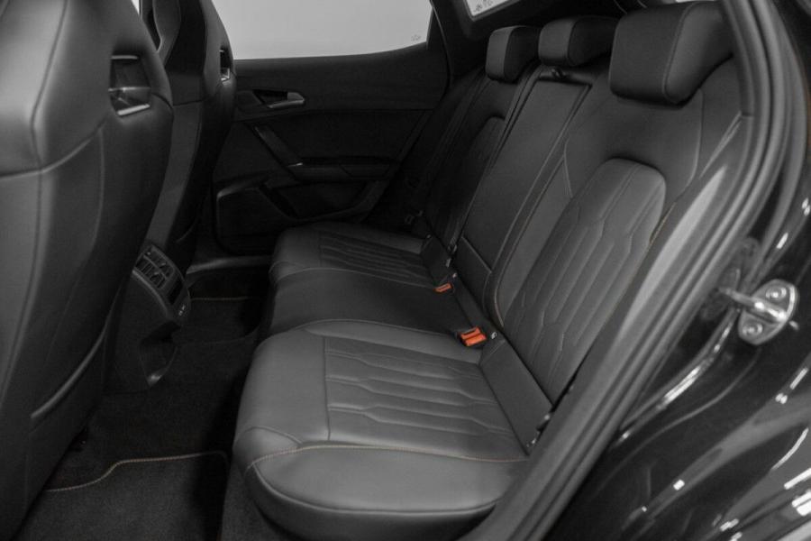 Black Cupra Formentor 2024 in Vilnius, with an engine capacity of 1.40 L and mileage of 61 thousand km for 28950 €, photo 7 on AUTOMOTO.COM.LV