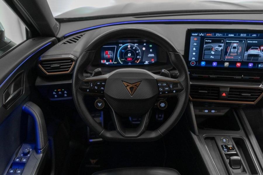 Black Cupra Formentor 2024 in Vilnius, with an engine capacity of 1.40 L and mileage of 61 thousand km for 28950 €, photo 12 on AUTOMOTO.COM.LV