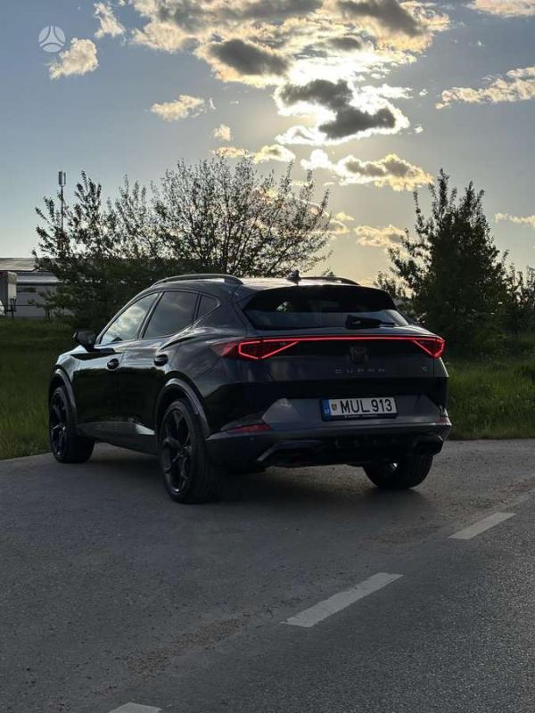 Melns Cupra Formentor 2024 Viļņa, ar dzinēja tilpumu 1.98 L un nobraukumu 32 tūkst. km par 33000 €, foto 4 vietnē AUTOMOTO.COM.LV