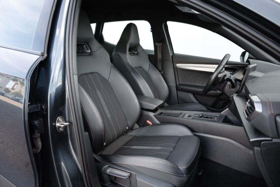 Melns Cupra Formentor 2024 Rīga, ar dzinēja tilpumu 2.00 L un nobraukumu 54 tūkst. km par 26950 €, foto 7 vietnē AUTOMOTO.COM.LV