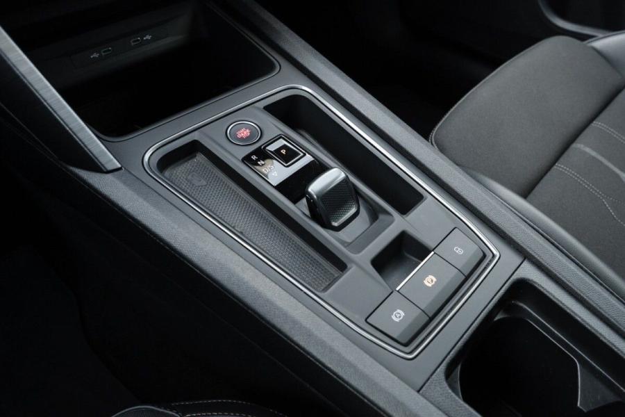 Melns Cupra Formentor 2024 Rīga, ar dzinēja tilpumu 2.00 L un nobraukumu 54 tūkst. km par 26950 €, foto 21 vietnē AUTOMOTO.COM.LV