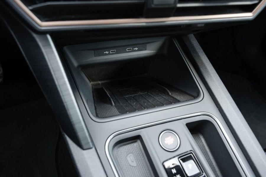 Melns Cupra Formentor 2024 Rīga, ar dzinēja tilpumu 2.00 L un nobraukumu 54 tūkst. km par 26950 €, foto 22 vietnē AUTOMOTO.COM.LV