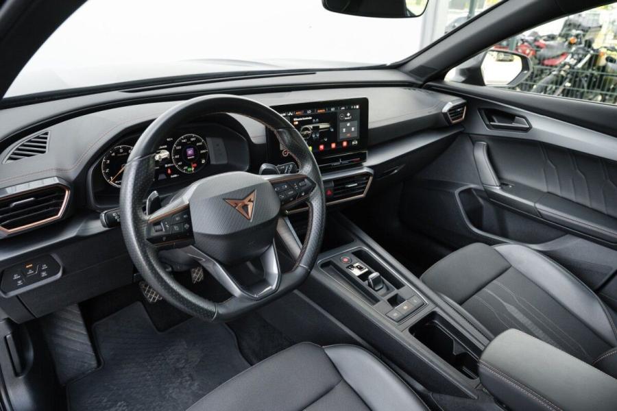 Melns Cupra Formentor 2024 Rīga, ar dzinēja tilpumu 2.00 L un nobraukumu 54 tūkst. km par 26950 €, foto 29 vietnē AUTOMOTO.COM.LV