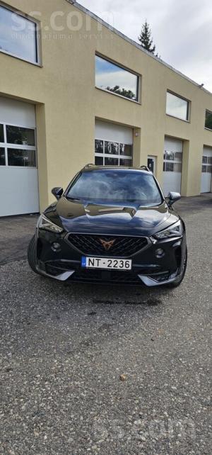 Черный Cupra Formentor 2024 в Рига, объемом двигателя 1.50 л и пробегом 52 тыс. км за 23750 €, фото 3 на AUTOMOTO.COM.LV