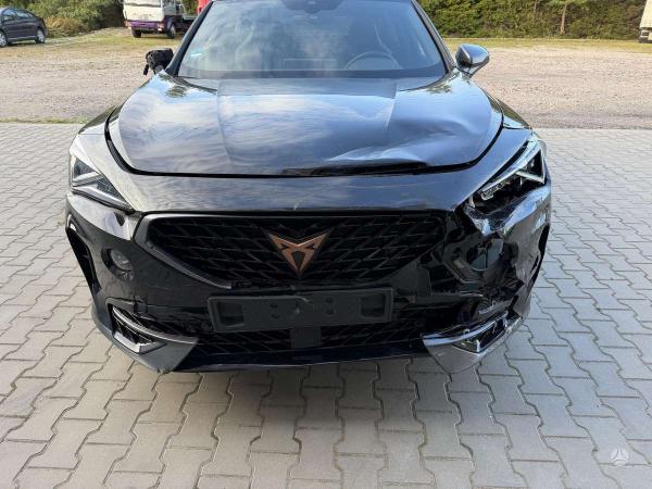 Black Cupra Formentor 2024 in Vilkaviskis, with an engine capacity of 1.98 L and mileage of 15 thousand km for 18000 €, photo 4 on AUTOMOTO.COM.LV