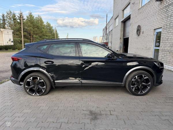 Black Cupra Formentor 2024 in Vilkaviskis, with an engine capacity of 1.98 L and mileage of 15 thousand km for 18000 €, photo 6 on AUTOMOTO.COM.LV